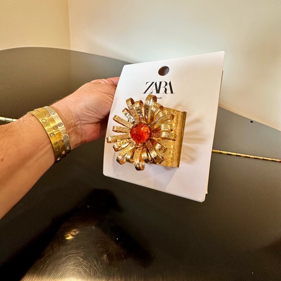 Zara | Jewelry | Nwt Zara Rare Luxury Minimalist Resin Flower Statement ...